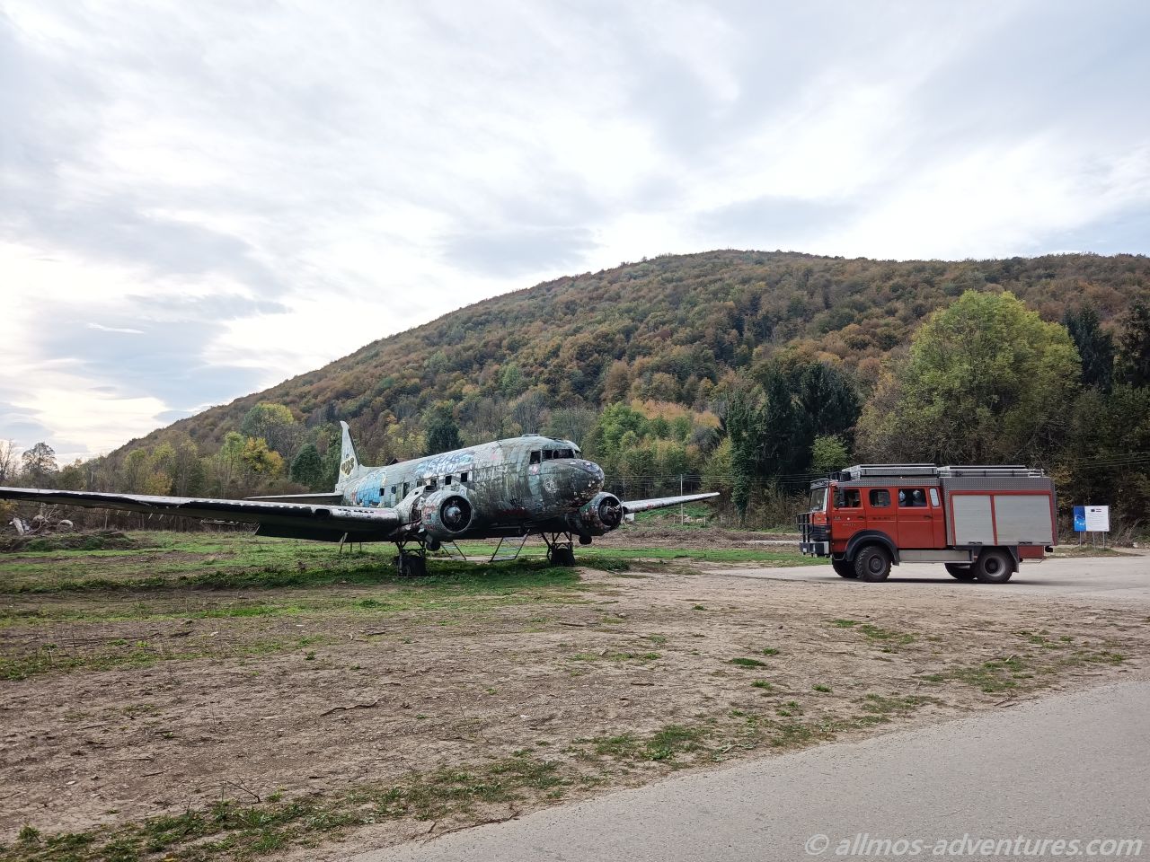 Kroatien: Flugzeugkaverne Zeljava - allmos-adventures.com