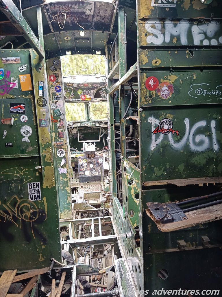 Kroatien: Flugzeugkaverne Zeljava - allmos-adventures.com