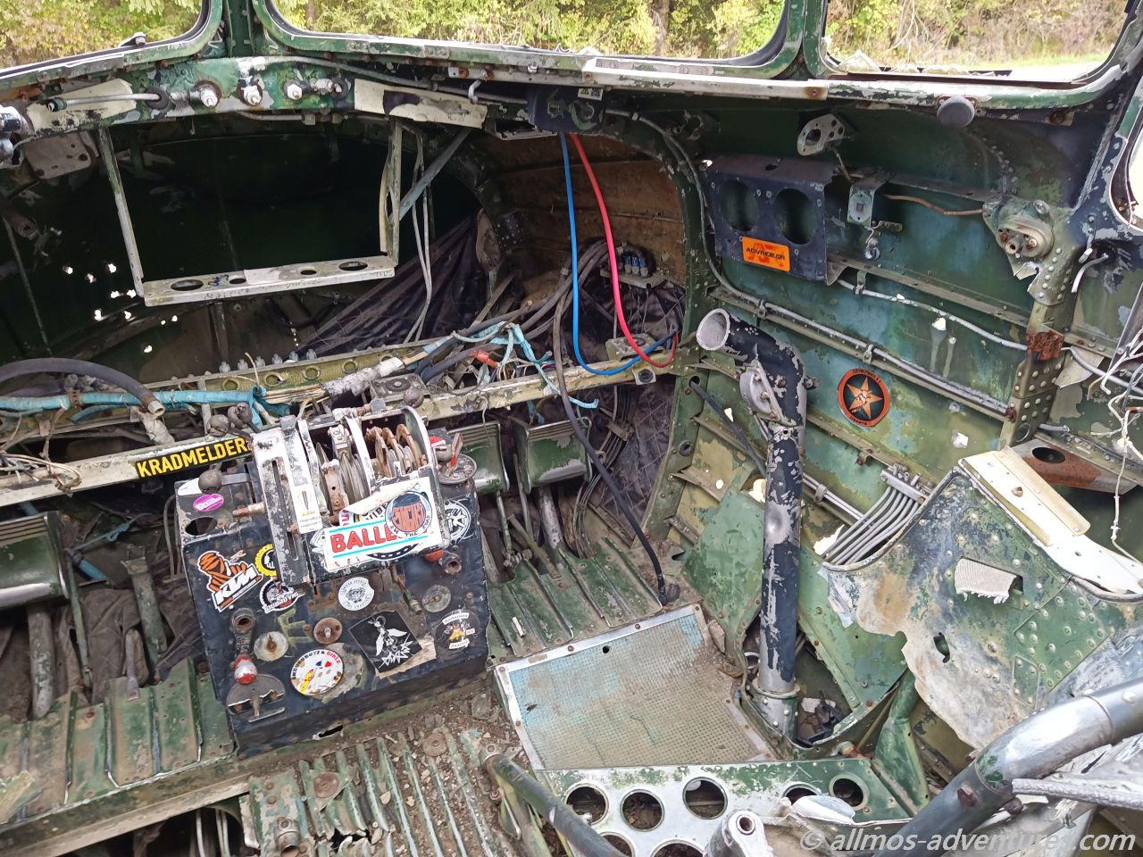 Kroatien: Flugzeugkaverne Zeljava - allmos-adventures.com