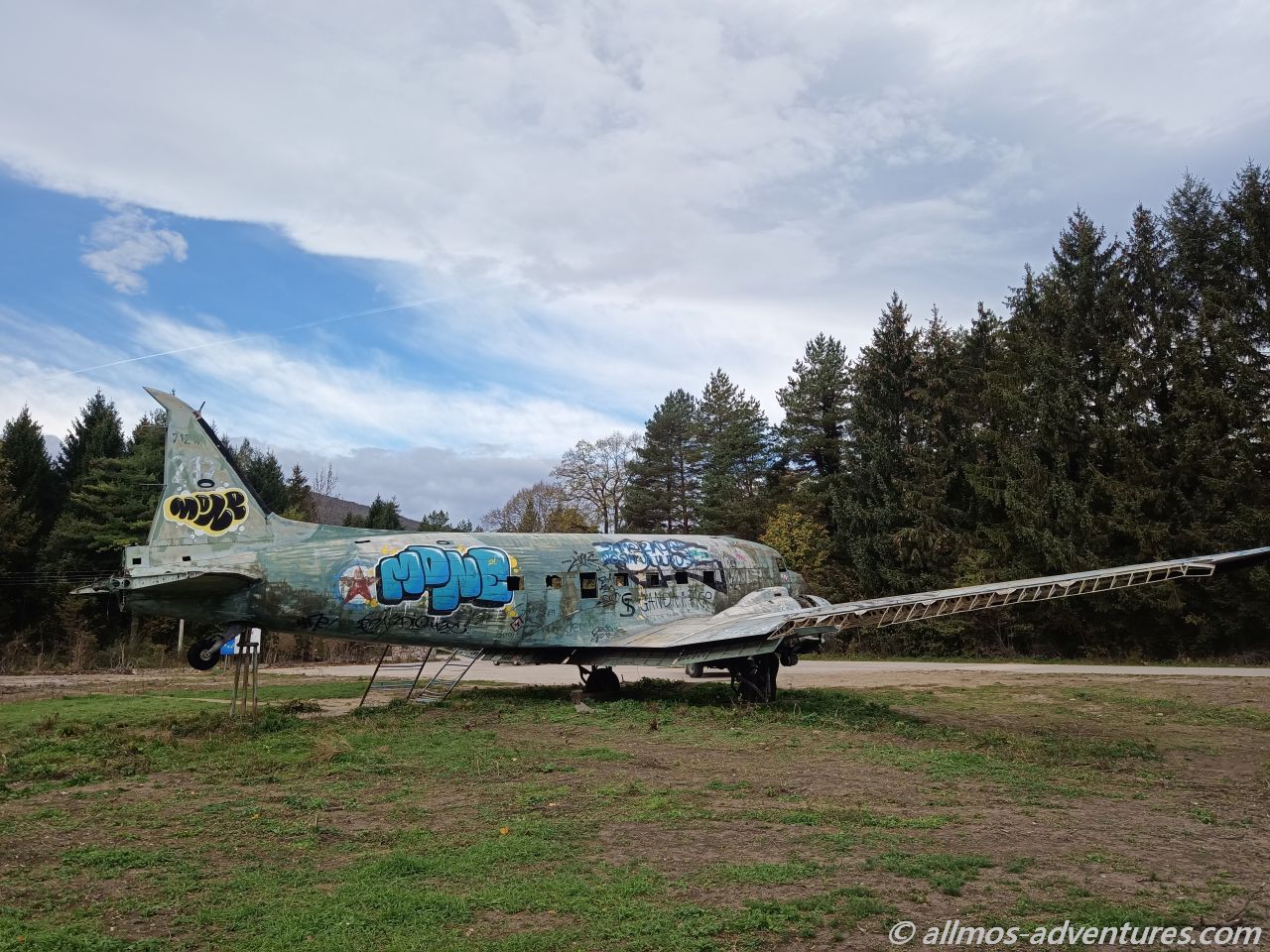 Kroatien: Flugzeugkaverne Zeljava - allmos-adventures.com