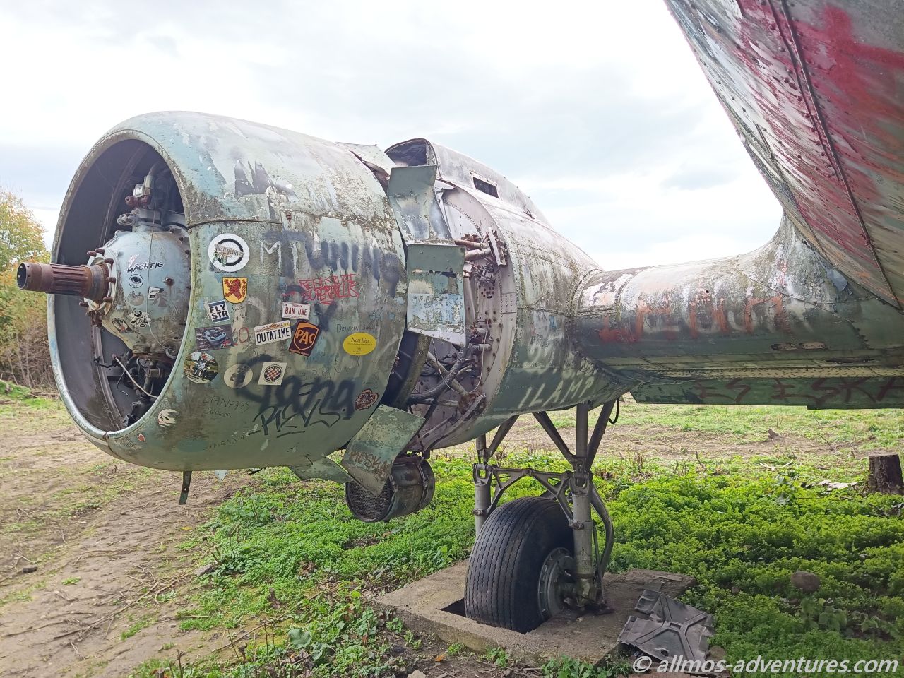 Kroatien: Flugzeugkaverne Zeljava - allmos-adventures.com