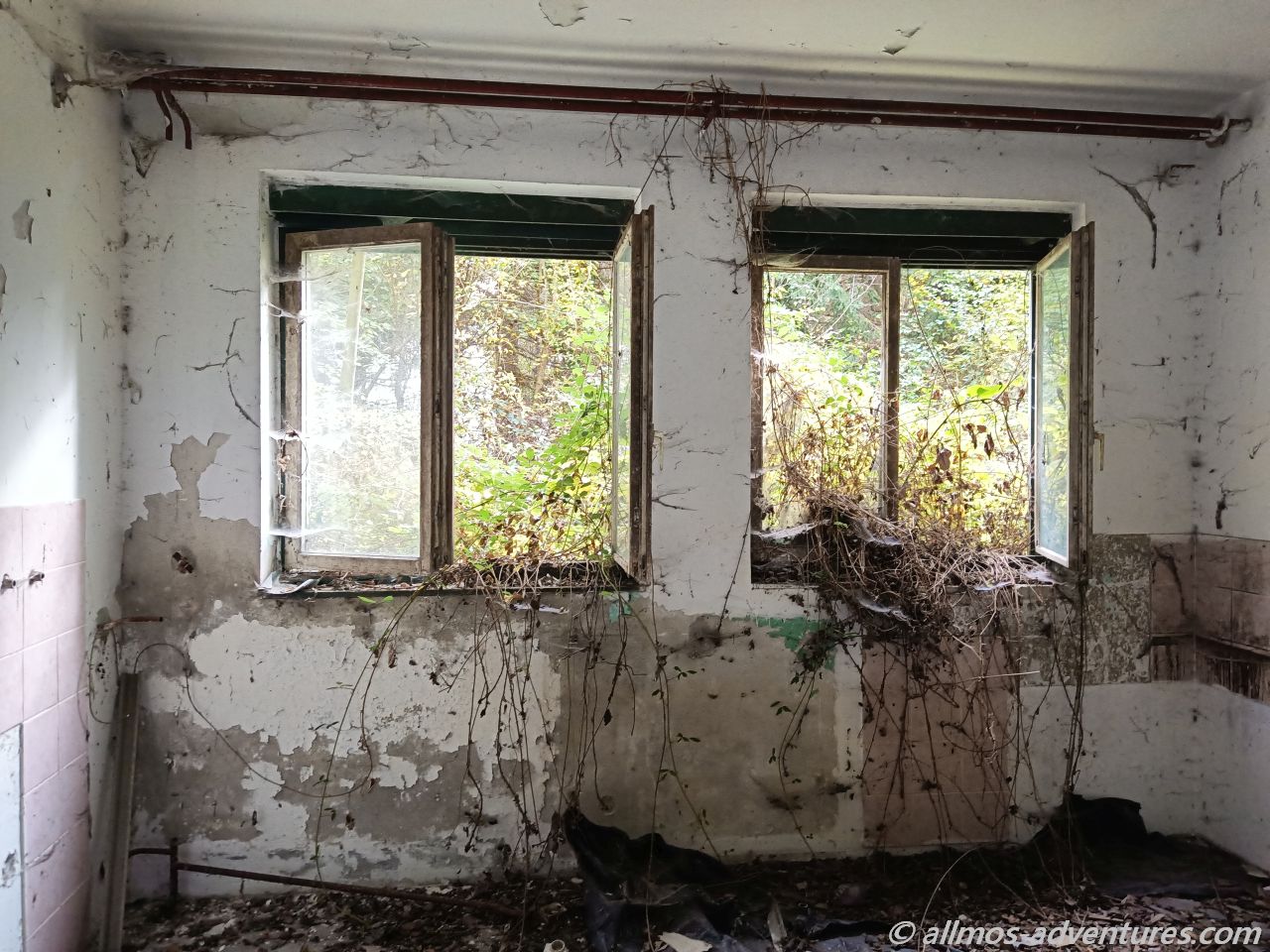 Kroatien: Flugzeugkaverne Zeljava - allmos-adventures.com